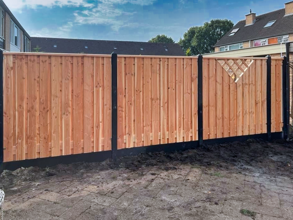 Tuinscherm Douglas 21 planks | Geschaafd | Verticaal | Recht | SCHUTTING.nl